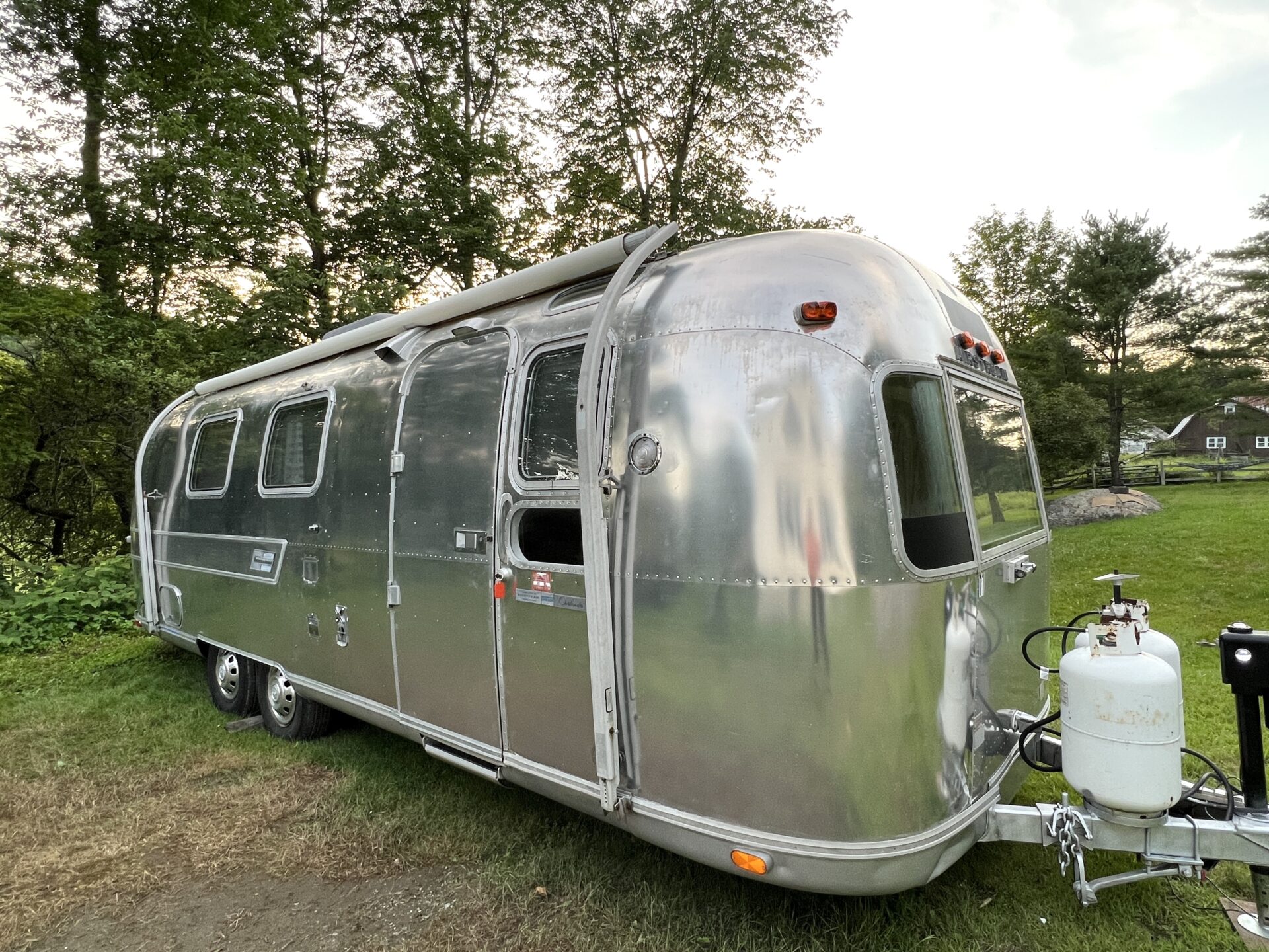 1973 Airstream Overlander - Aluminia