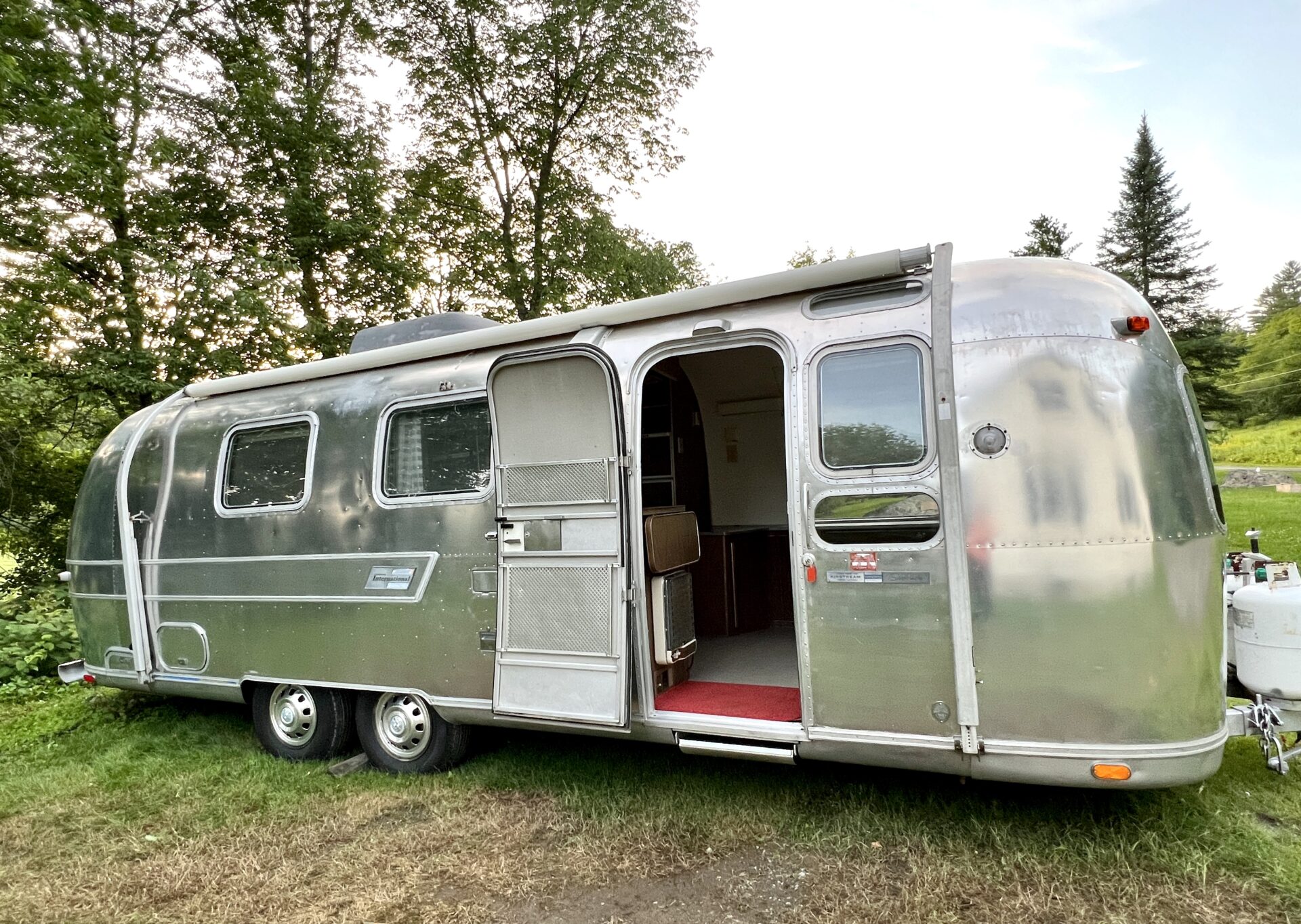 1973 Airstream Overlander - Aluminia